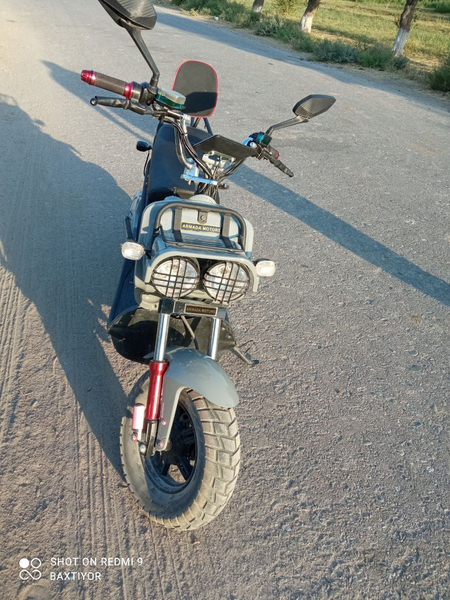 Skuter sotiladi srochno