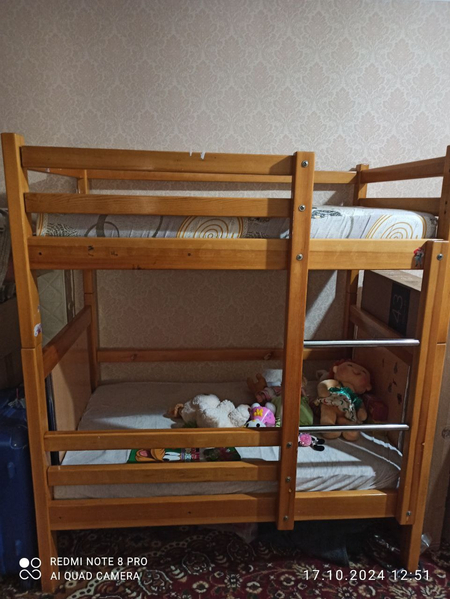 Продам срочно детский кровать двухэтажный
