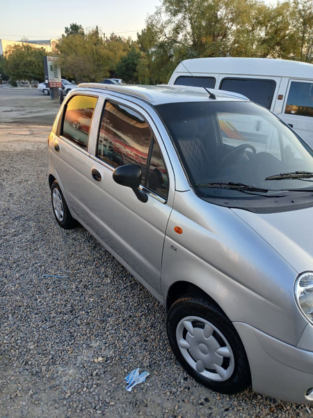 Matiz lyuks bez kondyor 2010 yil. Metan. Balonlari yangi.