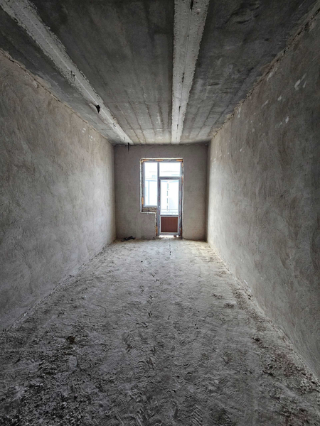 2 xonali 80m² 5-qavat uy sotiladi.