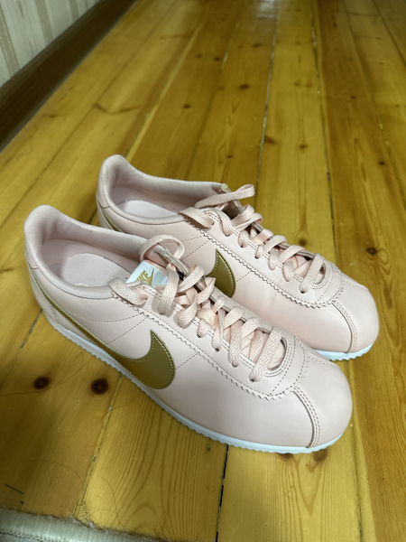 Продаю новые кроссовки Nike (оргинал) размер на 41-42подойдет