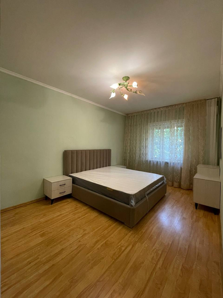 Продаётся 4 комнатная квартира в Яккасарайском районе