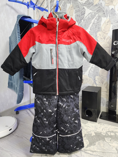 Продам зимние костюмы