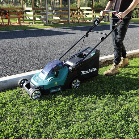 аккумуляторной газонокосилке Makita DLM432PT2