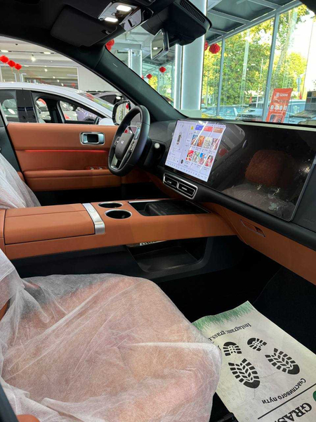 Lixiang L 6 Max hybrid nalichida sotuvda