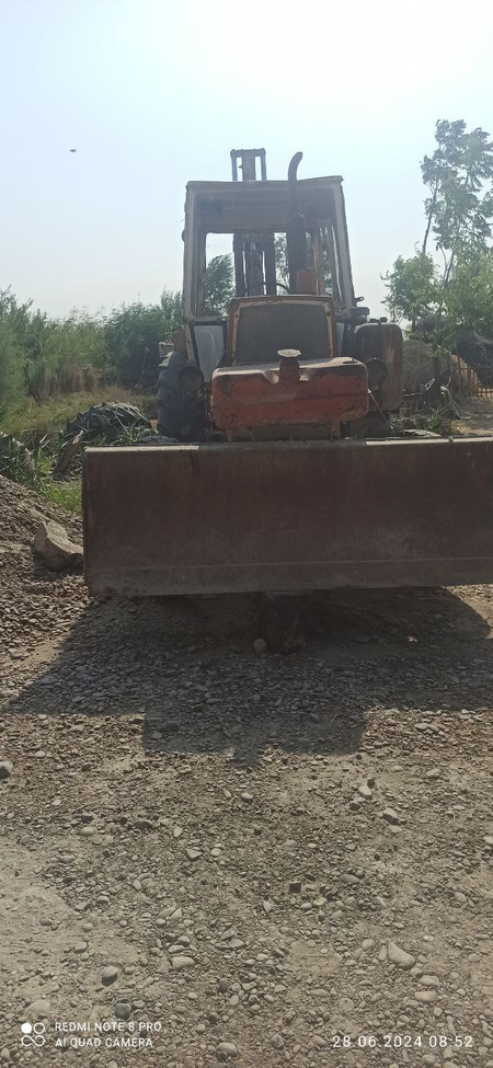 Ю М З трактори сотилади