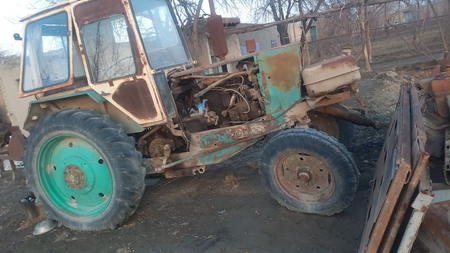 Traktor sotiladi