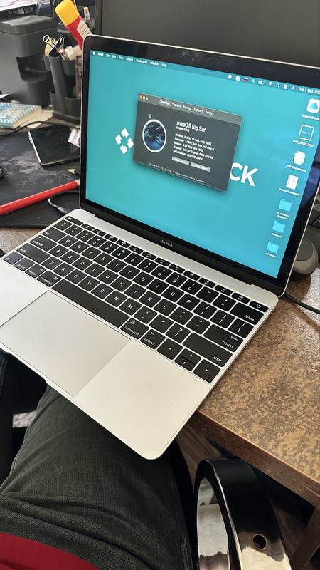Продам Macbook 2015.  12 дюмов 8/256гб