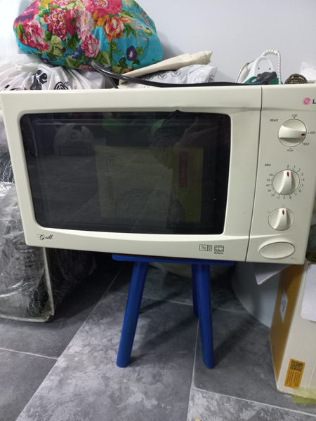 Продам микроволновку  LG