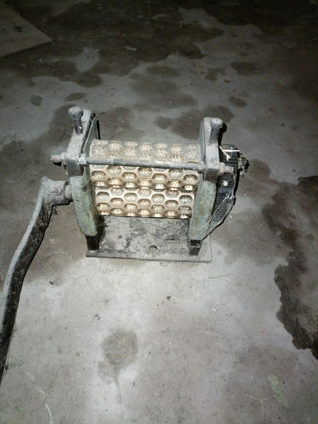 Qandolat maxsulotlari ishlab chiqariladigan bronzadan tayyorlangan mas