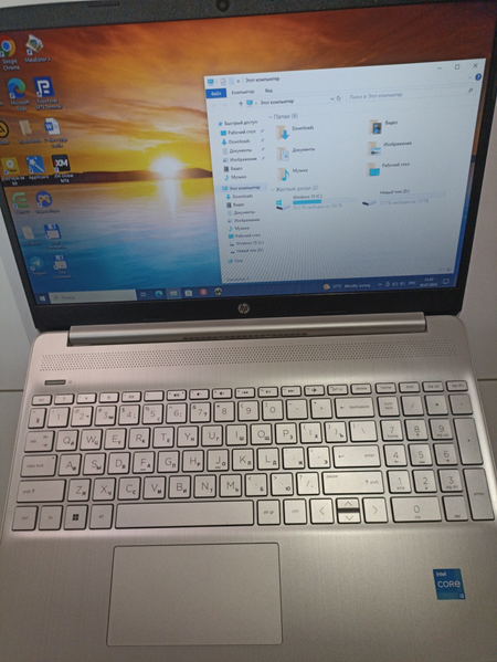 HP Laptop 5004  i3-1215U  SSD 256 DDR-4 GB 15.6 HD LED