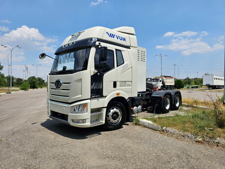 FAW Тягач Рессор 6*4 в наличии с гарантиями и газом 8*150 кредит есть!