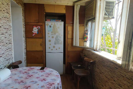 Срочно продам 4-х комнатную рядом с метро БИЙ (М.Горького)
