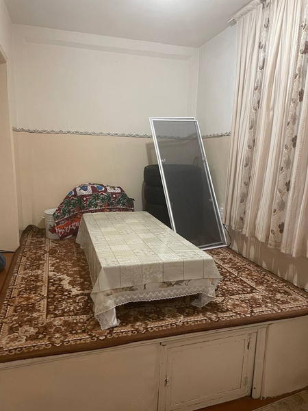 Yunusobod tumani orentr Eski toshturma 2*3/4/4 uy srochna sotiladi