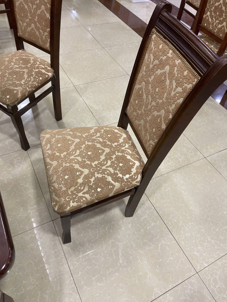 Стол с 8 стульями