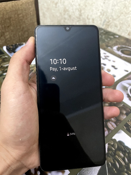 Samsung A 32 dakument karobka bor xolati yaxshi