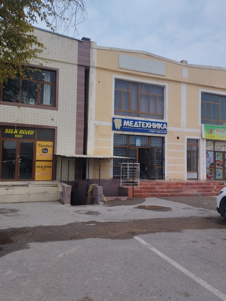 Bino sotiladi Sentr bozor tomonda