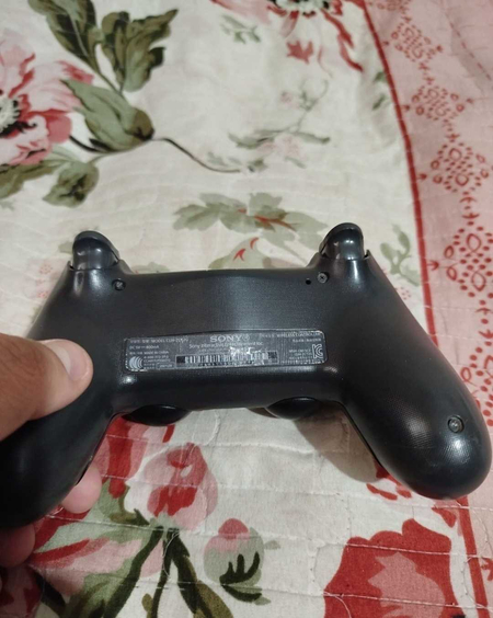 Продаю геймпад для Playstation 4 (оригинал)