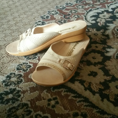 Срочно продам женские шлёпки ВЕЛИКАН!