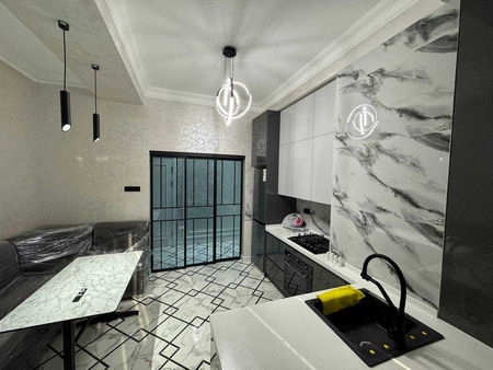 Ор-р ЖК Камол канстракшин
Метро: Шахрестан 
3/6/11 80м²