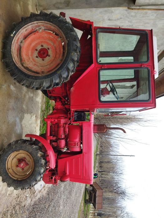 Traktor sotiladi srochno