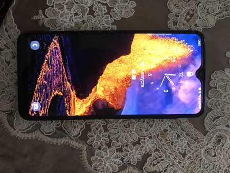 Samsung A20.    800000sum