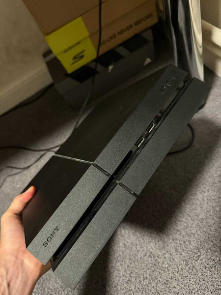 Продаётся Playstation 4 slim на 500 гб памяти и  версией обновы 12.0