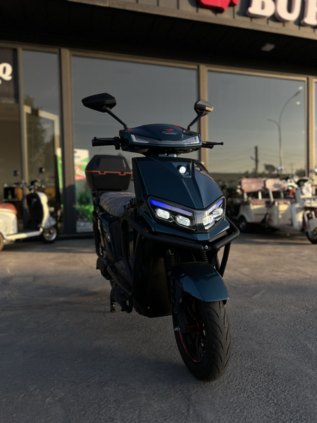 Yangi model skuter 120 km yuradi!