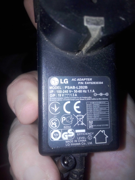 LG
Модель
19EN33SW-B