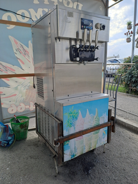 Морожно аппарат 220v