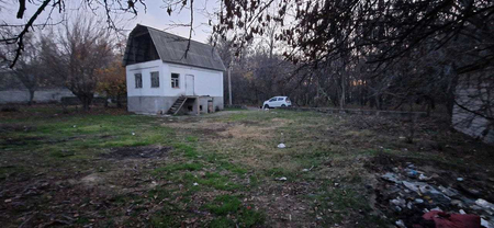 Dacha sotiladi. O'rmon ichida