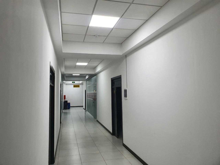 Сдаётся здание 2280 м2 школа университет клиника цена 15 уе за 1м²