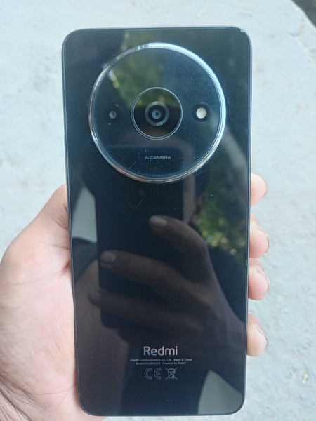 Redmi A3 karobka hammasi joyida aybi yoq narxi 1mln 300