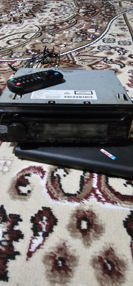 KENWOOD magnitafon sotiladi disk aux usb radio alo darajada ishlaydi