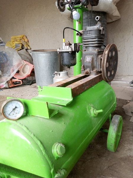 Kompressor sotiladi 225 L