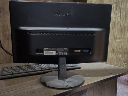 Monitor 19 razmer Xolati yaxshi 15 dona bor