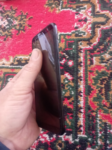 A 6 Samsung srochni sotiladi