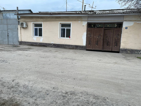 Zangiota ziyoradgoh roparasida uy sotiladi