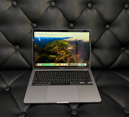 Apple MacBook Pro  2017 года в хорошем состоянии