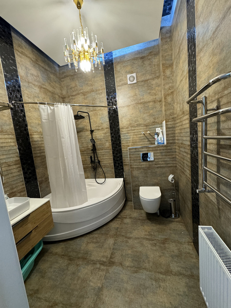 Срочно продается Шикарная  105 кв 4х ком кв на 3 этаже ад:Мархабо