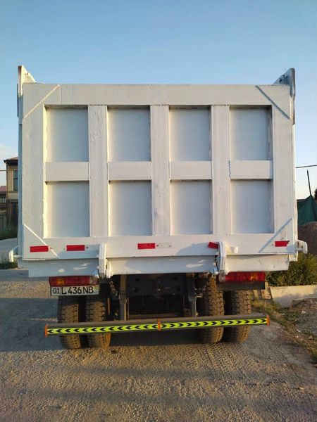 Howo sinotruk mashinasi