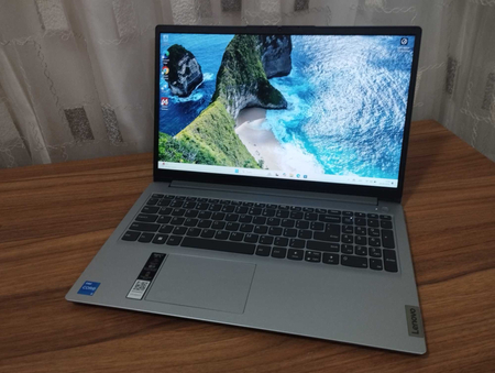 Lenovo IdeaPad / I5-1235U / DDR4 8GB / M.2 256GB / 15.6