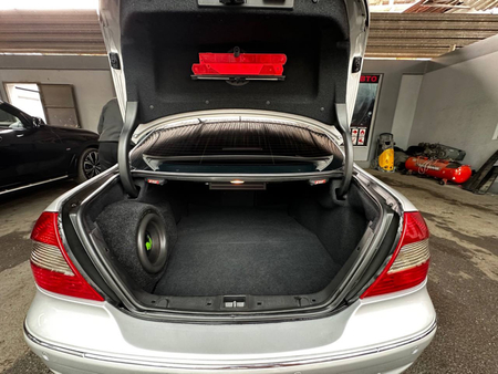 Продается Mercedes-Benz CLK 55 AMG 2002 года выпуска.