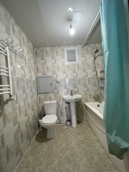 Срочно продаётся трёх комн квар в Самарканд массиве Карасув (мотрид)