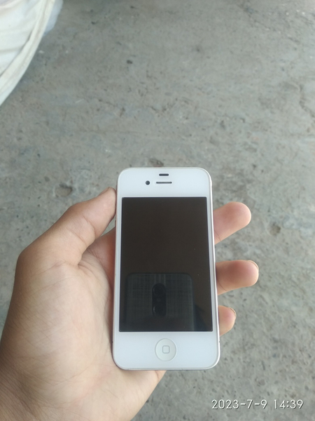 IPhone 4 sotiladi