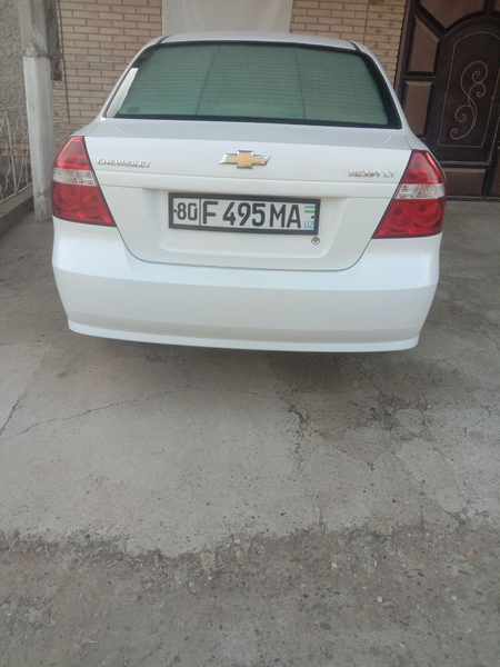 Нехиа 3 срочни сотилади