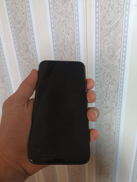iPhone 11    64 gb