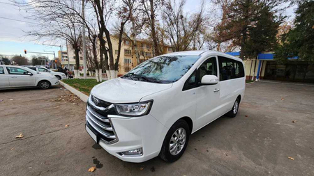 Mikroavtobus JAC M4 oq va qora