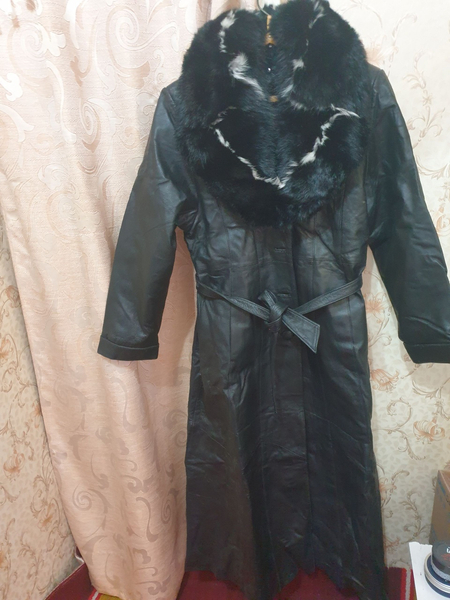 Куртки новые продаются