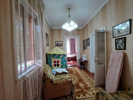 продаётся дом с участком. ор: Яшнабад, паспортный стол. 133235